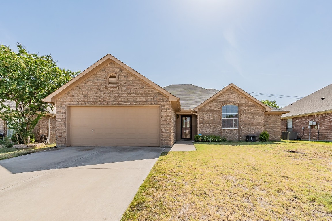7416 Amber Dr, Watauga, TX 76148 - MLS 20390024 - Coldwell Banker
