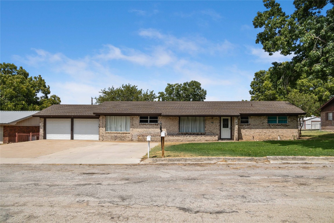 1224 N Holland St, De Leon, TX 76444 - MLS 20416145 - Coldwell Banker
