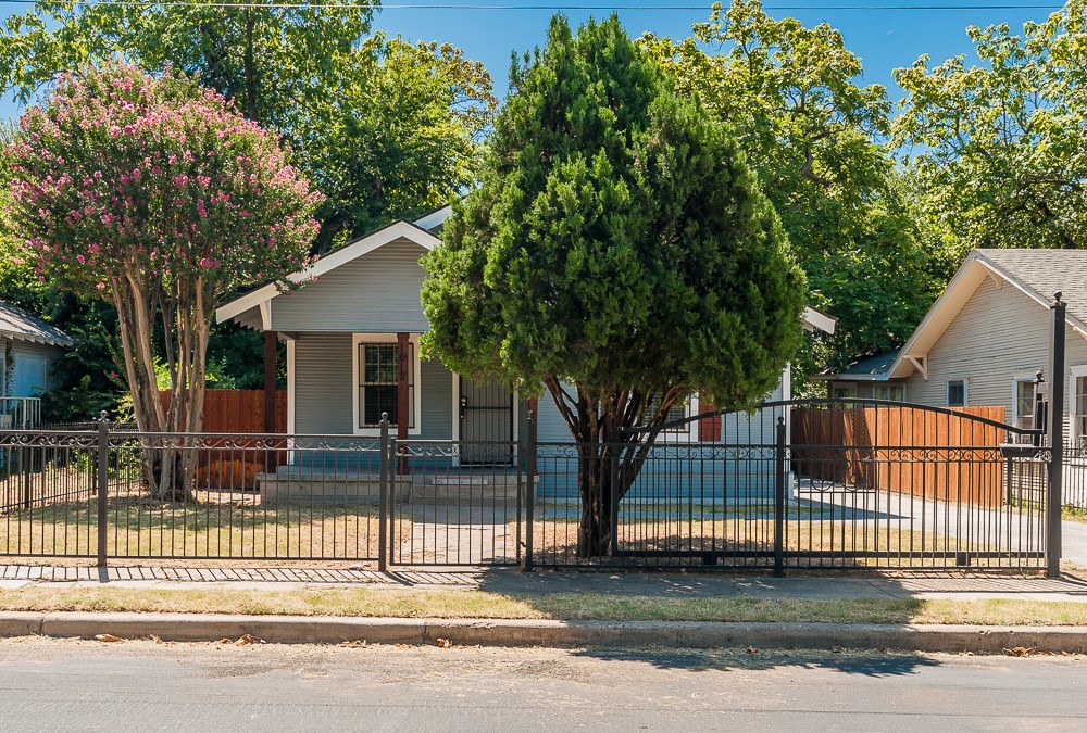 1612 Stoneman St, Dallas, TX 75215 - MLS 20423652 - Coldwell Banker