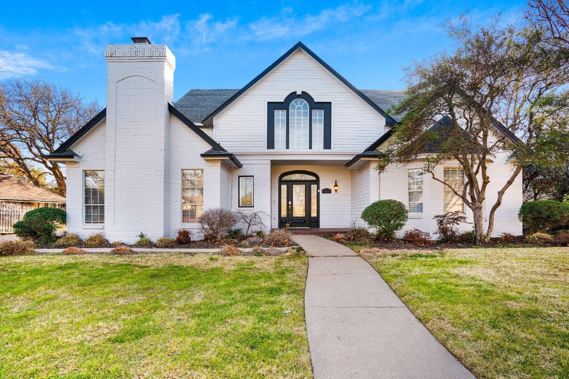 2306 Midway Dr, Arlington, TX 76011 - MLS 20462235 - Coldwell Banker