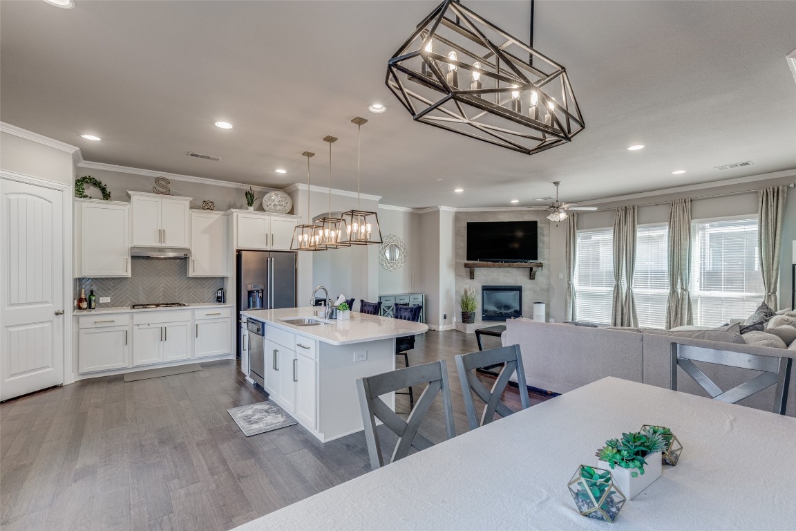 4211 Peach Blossom Dr, Arlington, TX 76005 - MLS 20470107 - Coldwell Banker