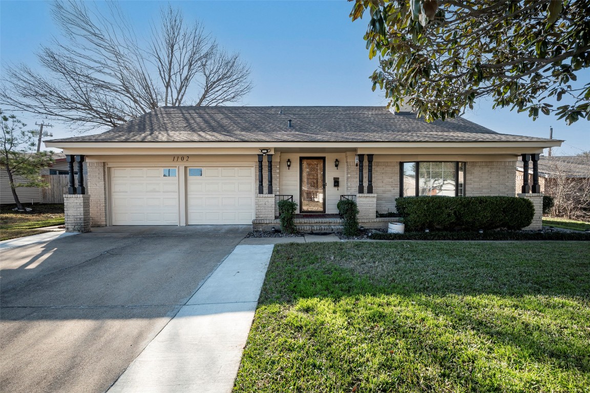 1102 Edwards Ct S, Irving, TX 75062 - MLS 20512890 - Coldwell Banker