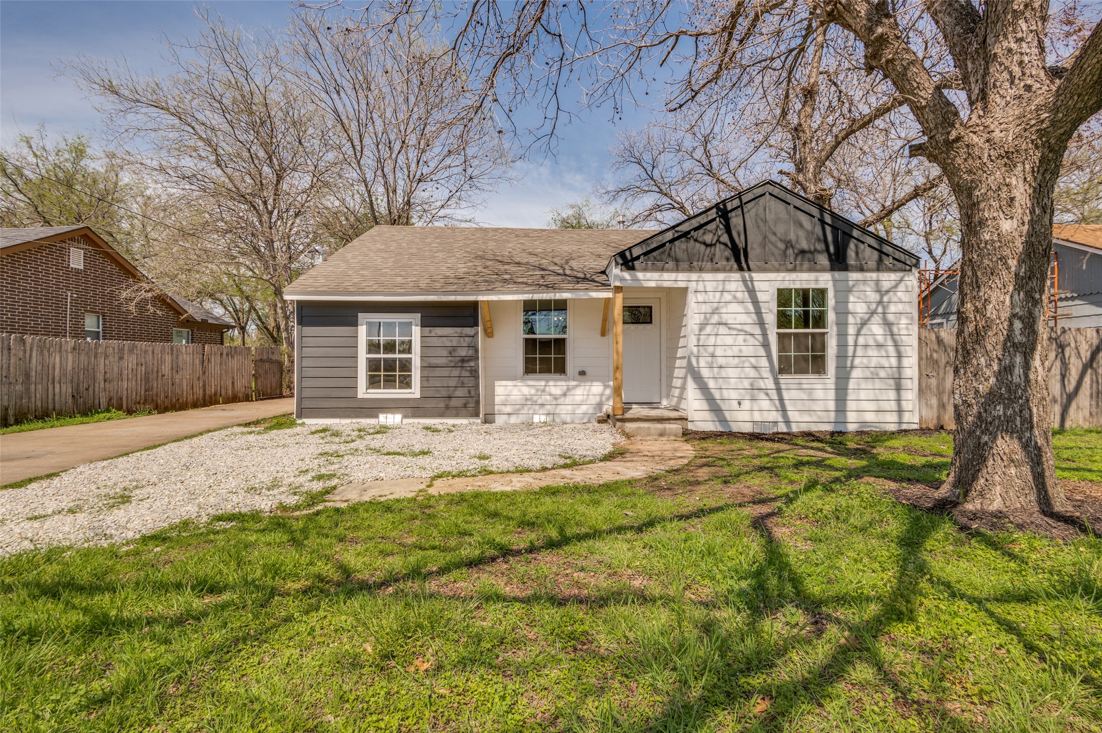 1019 E Shady Grove Rd, Irving, TX 75060 - MLS 20563545 - Coldwell Banker