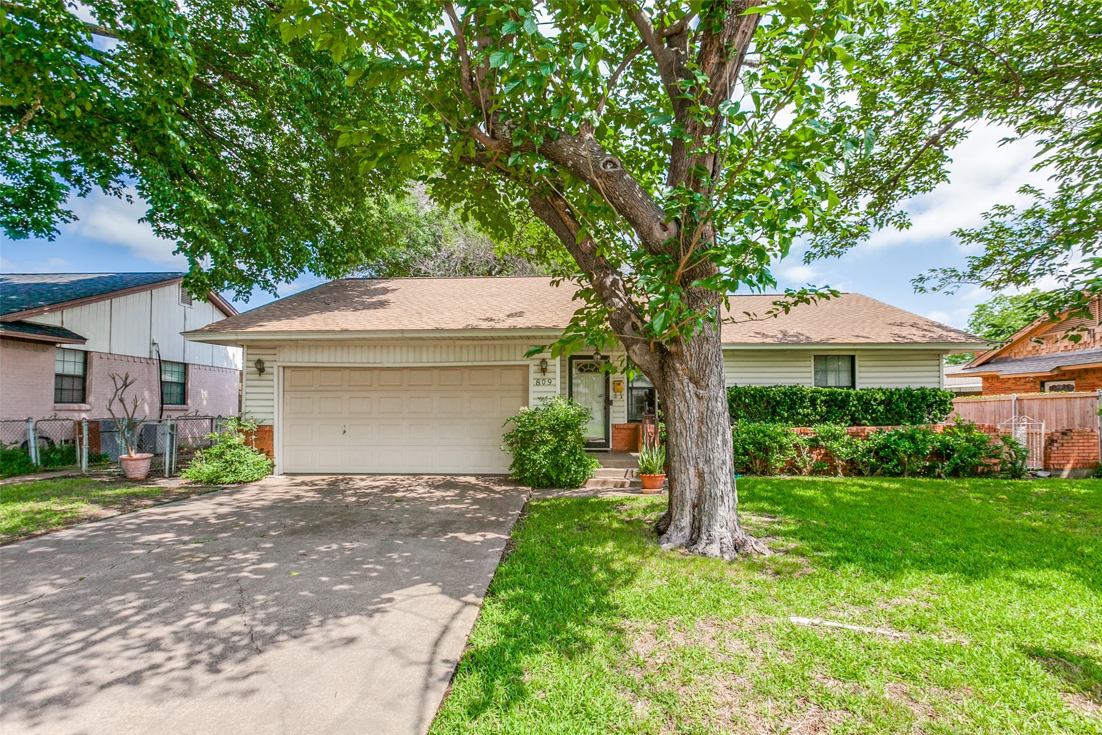 809 Alamo Ln, Garland, TX 75040 - MLS 20598149 - Coldwell Banker