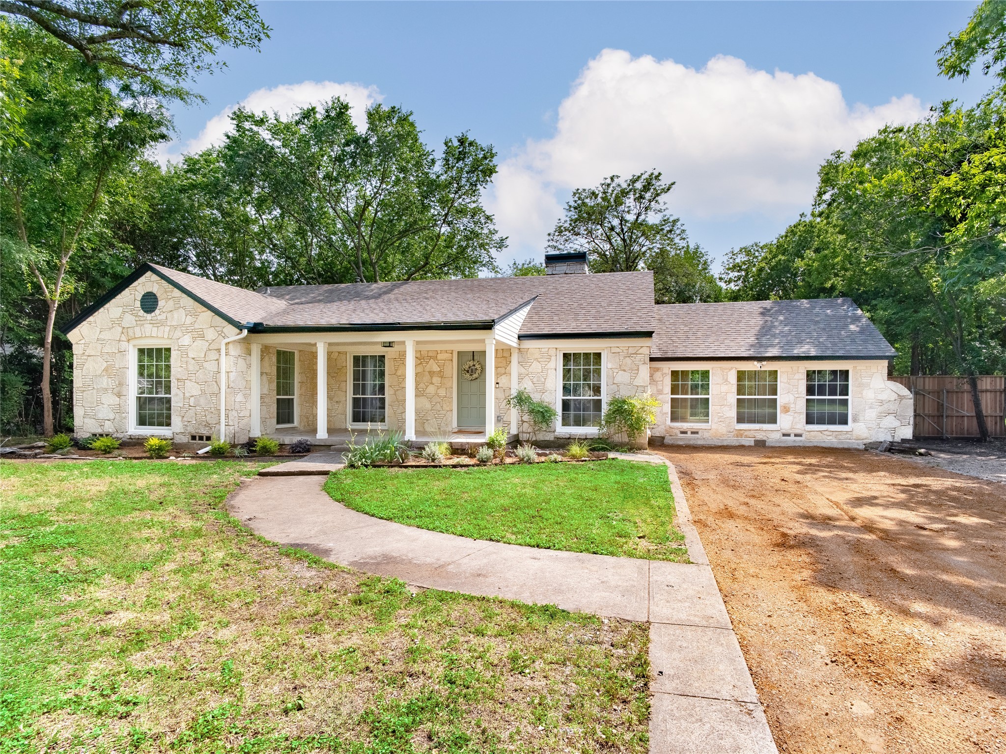 1511 Verano Dr, Dallas, TX 75218 - MLS 20611389 - Coldwell Banker