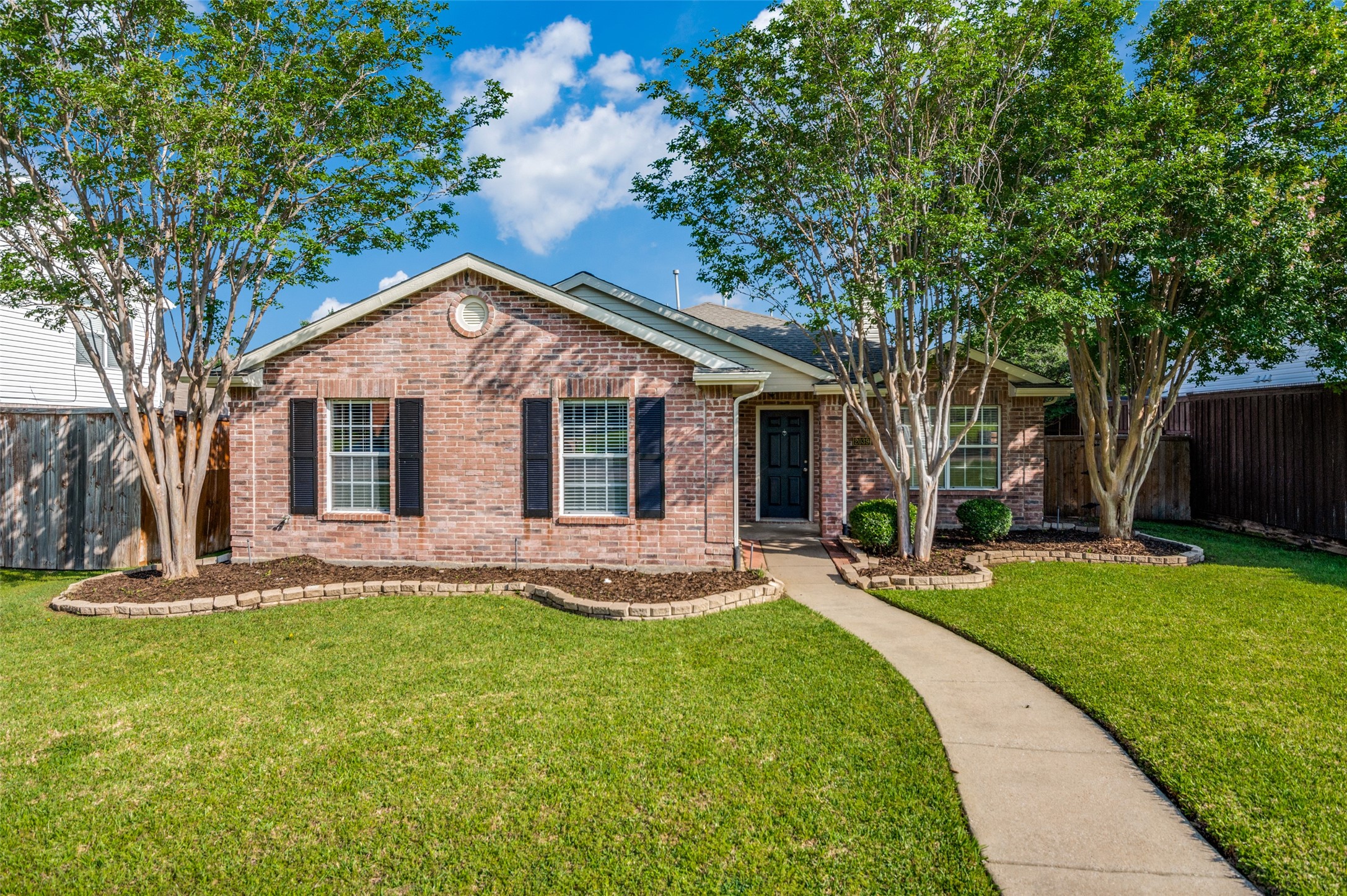 2039 Diamond Ridge Dr, Carrollton, TX 75010 - MLS 20618751 - Coldwell ...