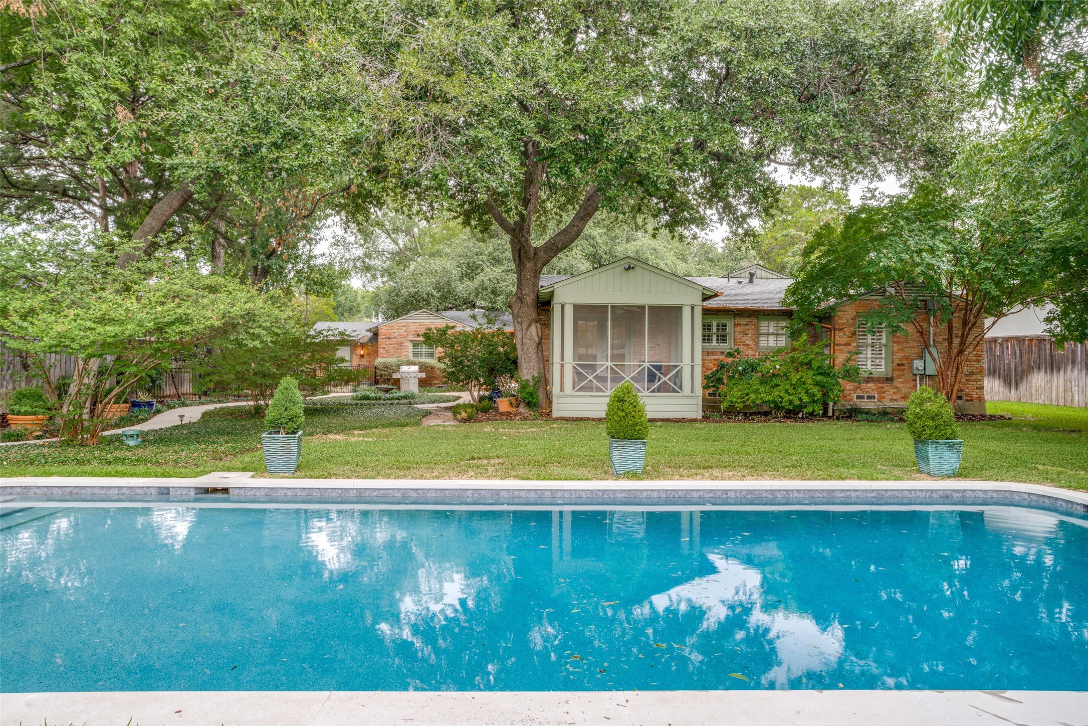 6728 Robin Rd, Dallas, TX 75209 - MLS 20701383 - Coldwell Banker