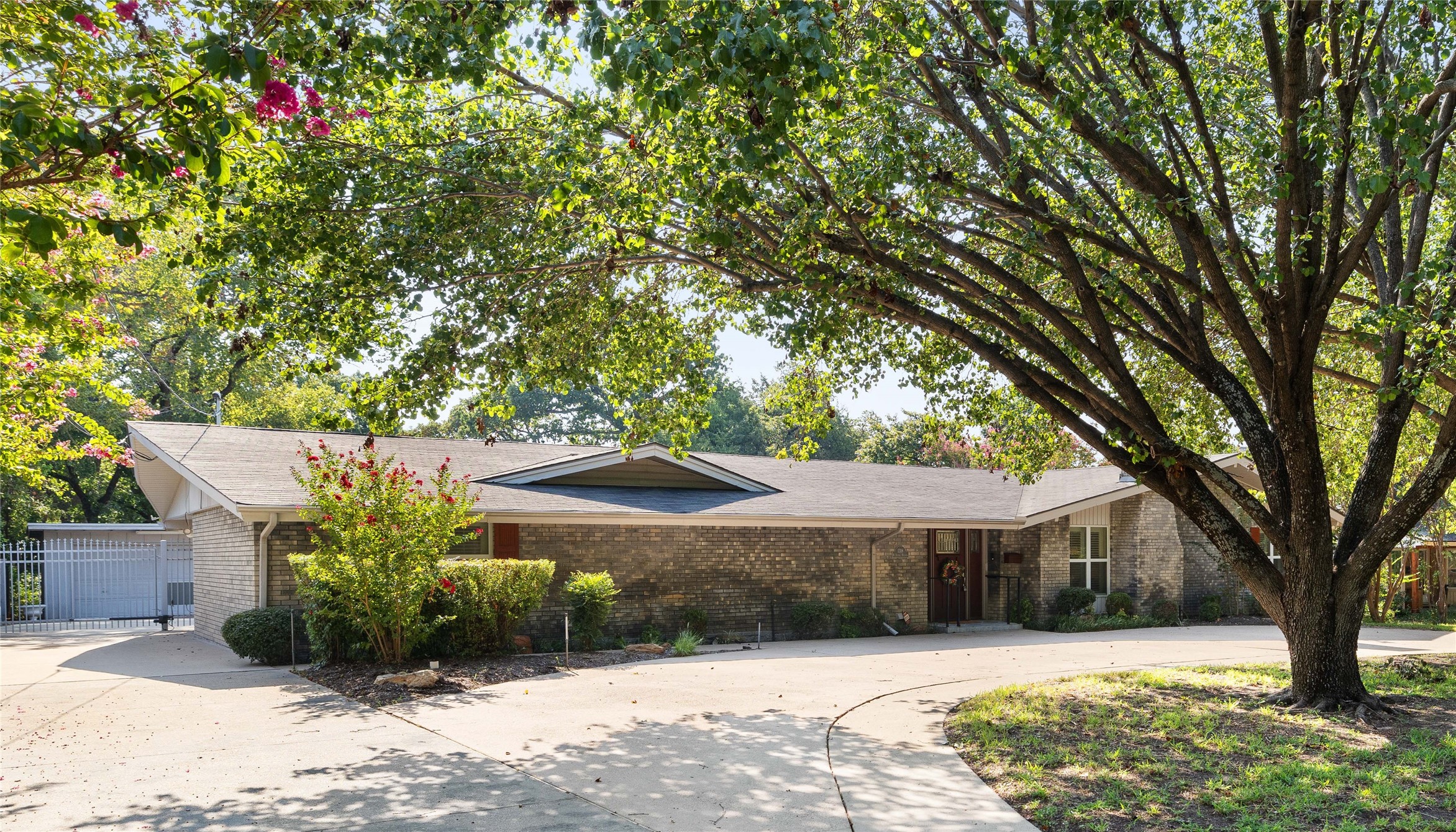 1318 N Irving Heights Dr, Irving, TX 75061 - MLS 20714591 - Coldwell Banker