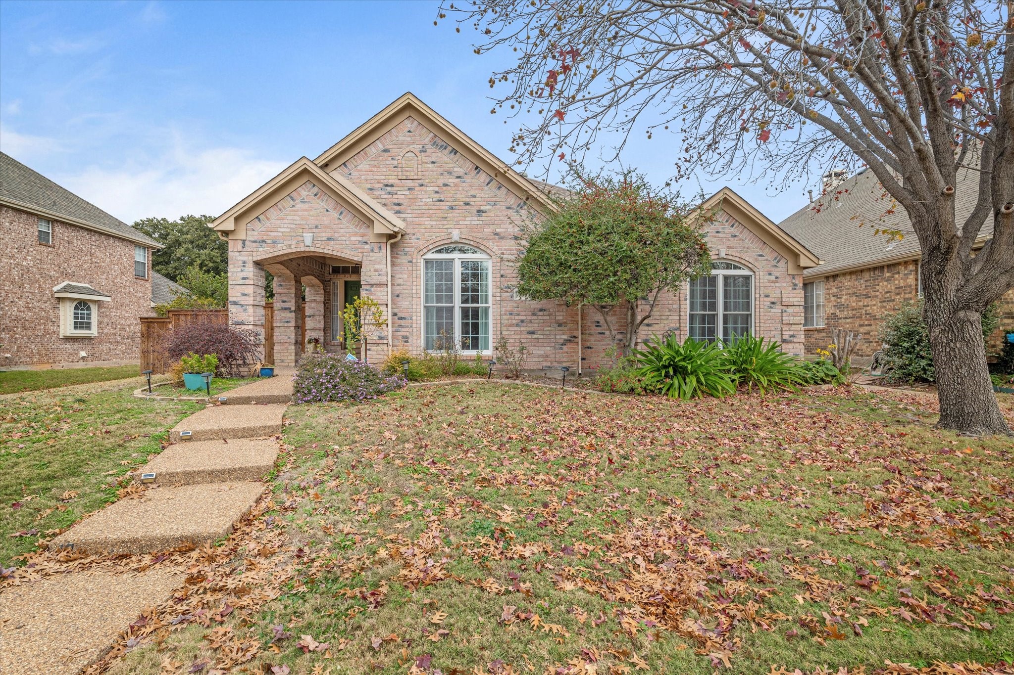 319 Andre Dr, Irving, TX 75063 - MLS 20802519 - Coldwell Banker