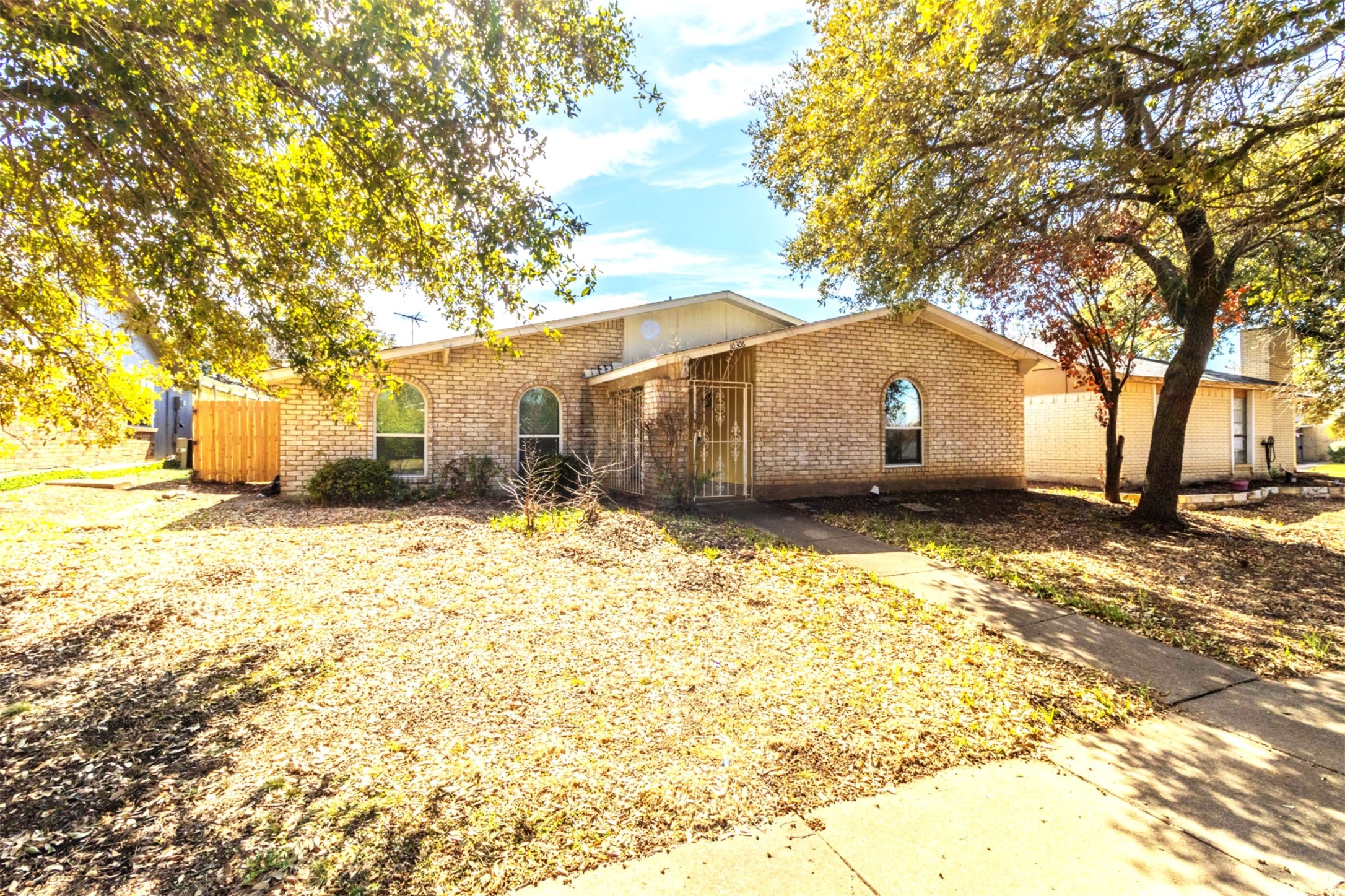 10306 Red Elm Rd, Dallas, TX 75243 - MLS 20853517 - Coldwell Banker