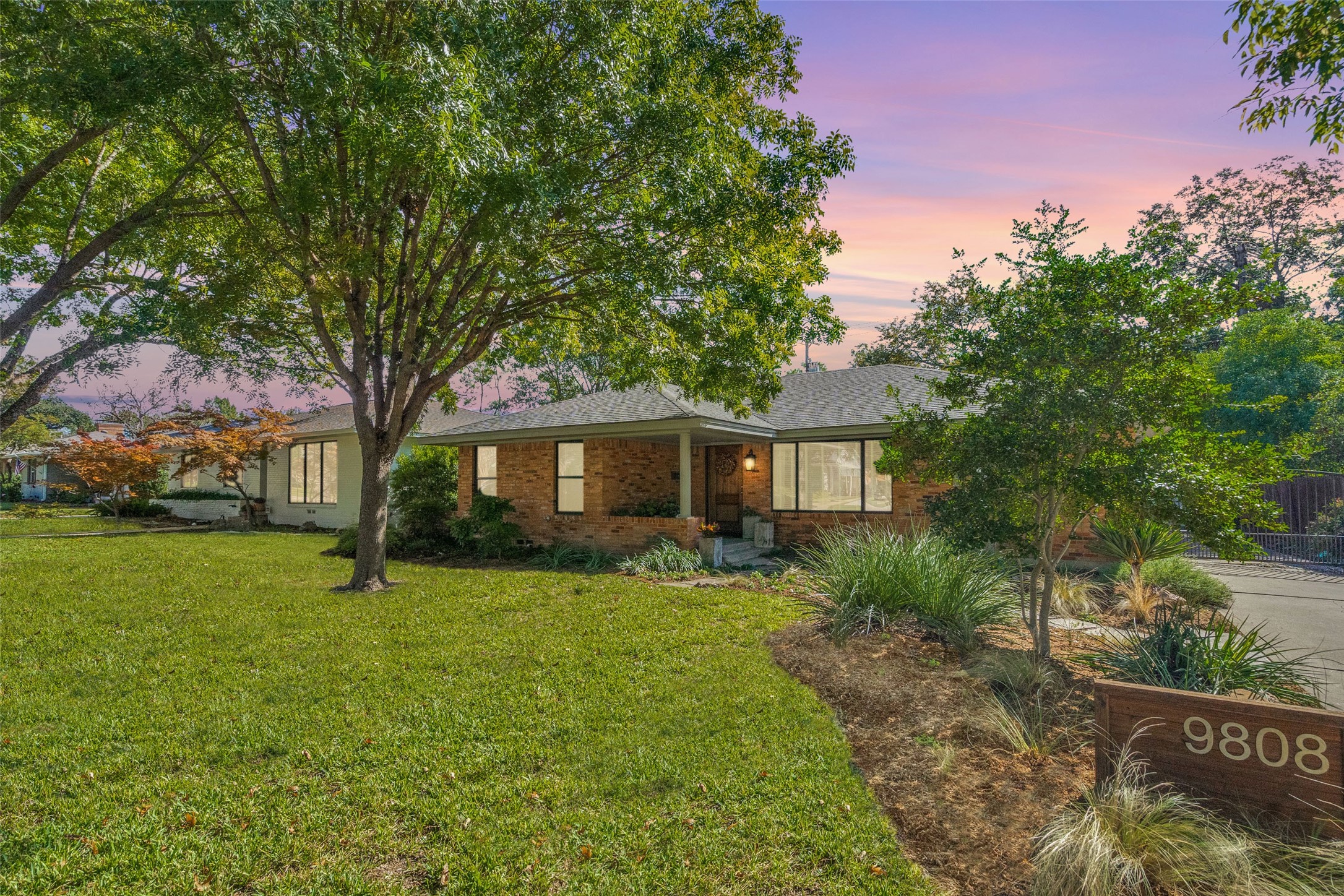 9808 Fitzroy Dr, Dallas, TX 75238 - MLS 20862723 - Coldwell Banker