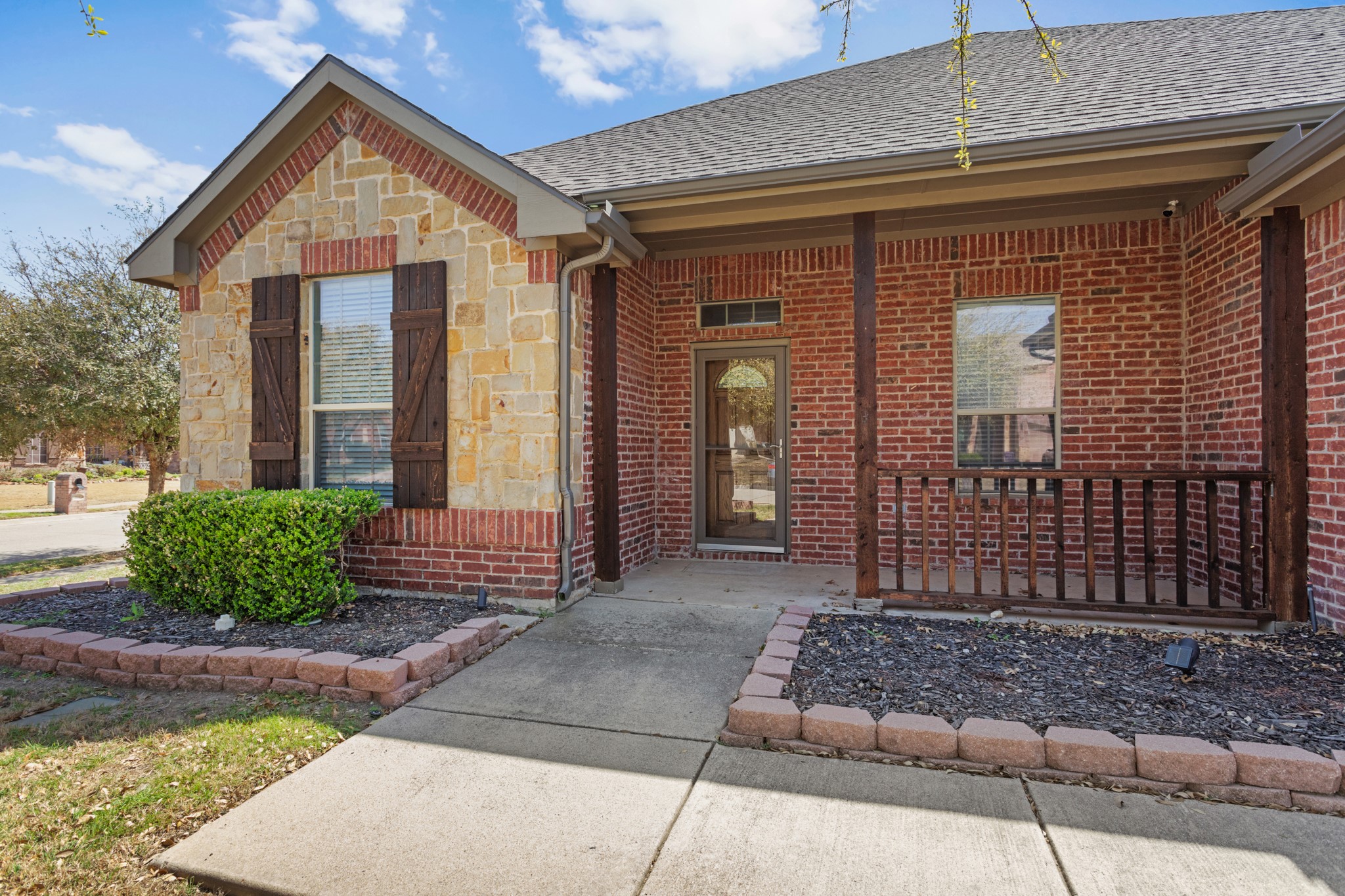 557 Griffith Dr, Saginaw, TX 76179 - MLS 20872254 - Coldwell Banker