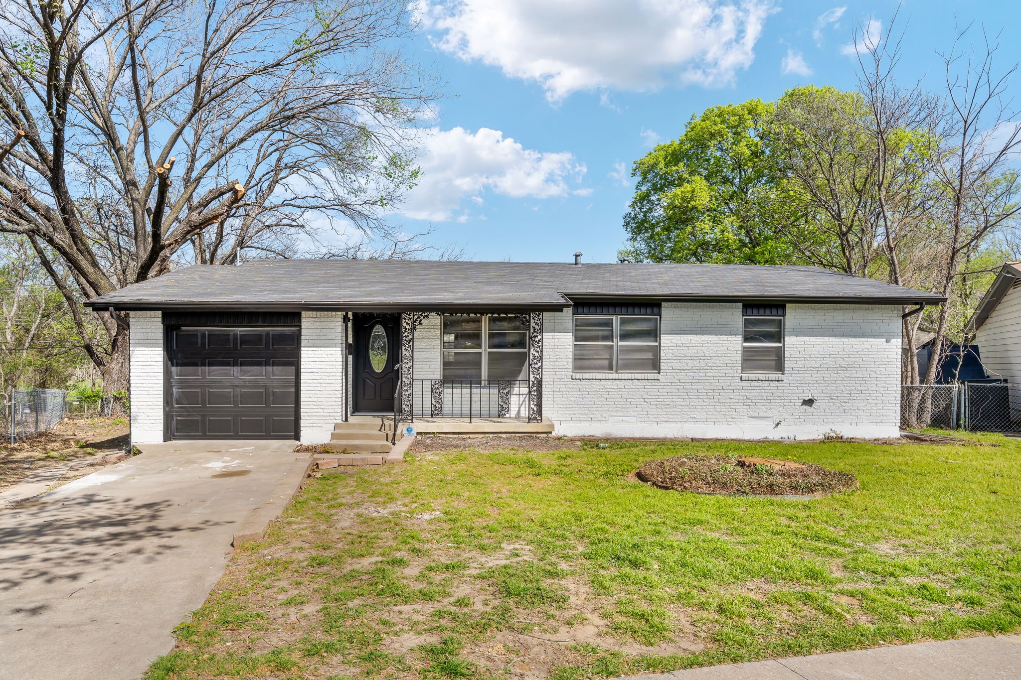 702 Hillside Dr, Grand Prairie, TX 75051 - MLS 20884253 - Coldwell Banker