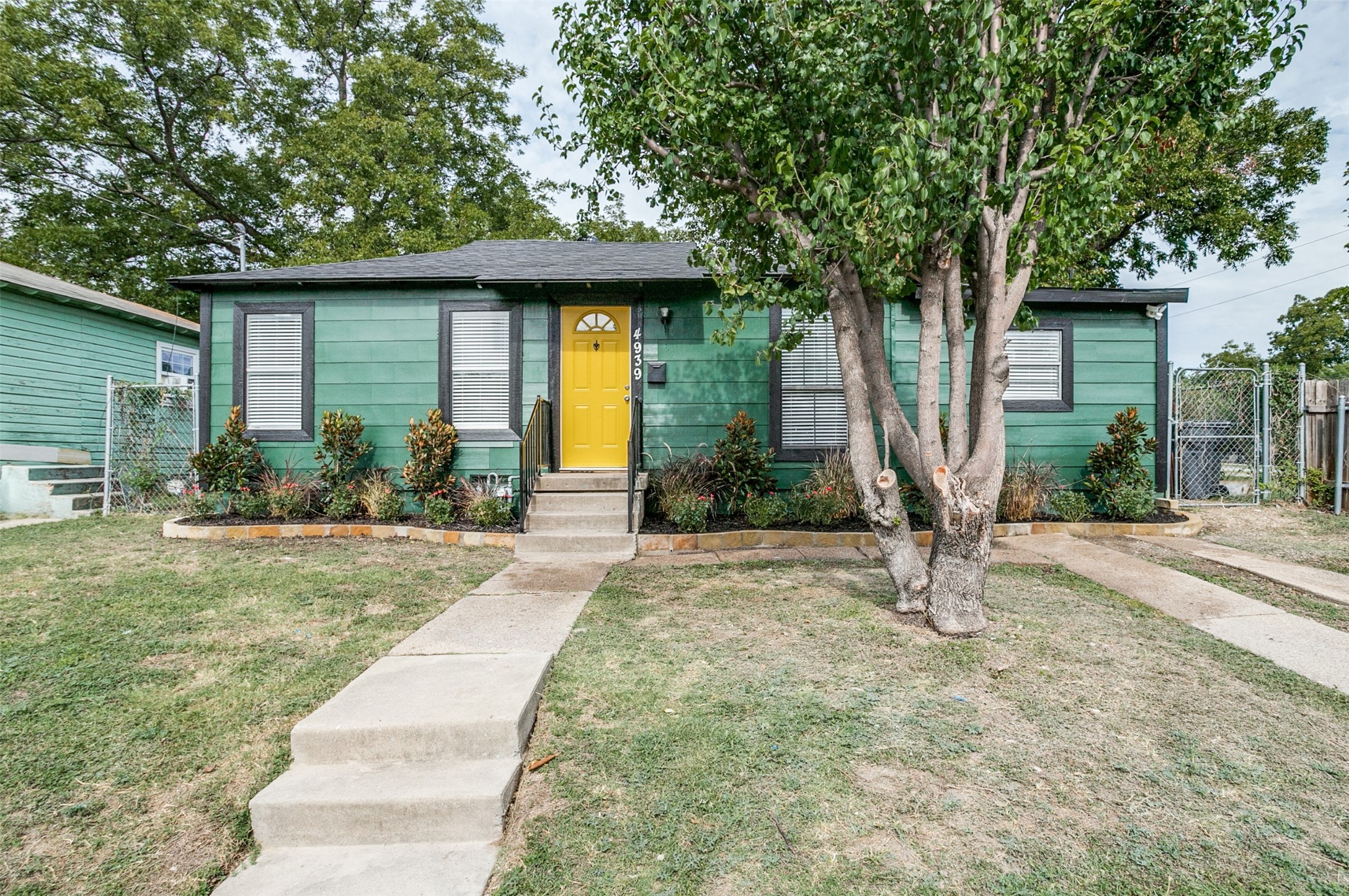 4939 Terry St, Dallas, TX 75223 - MLS 20890443 - Coldwell Banker