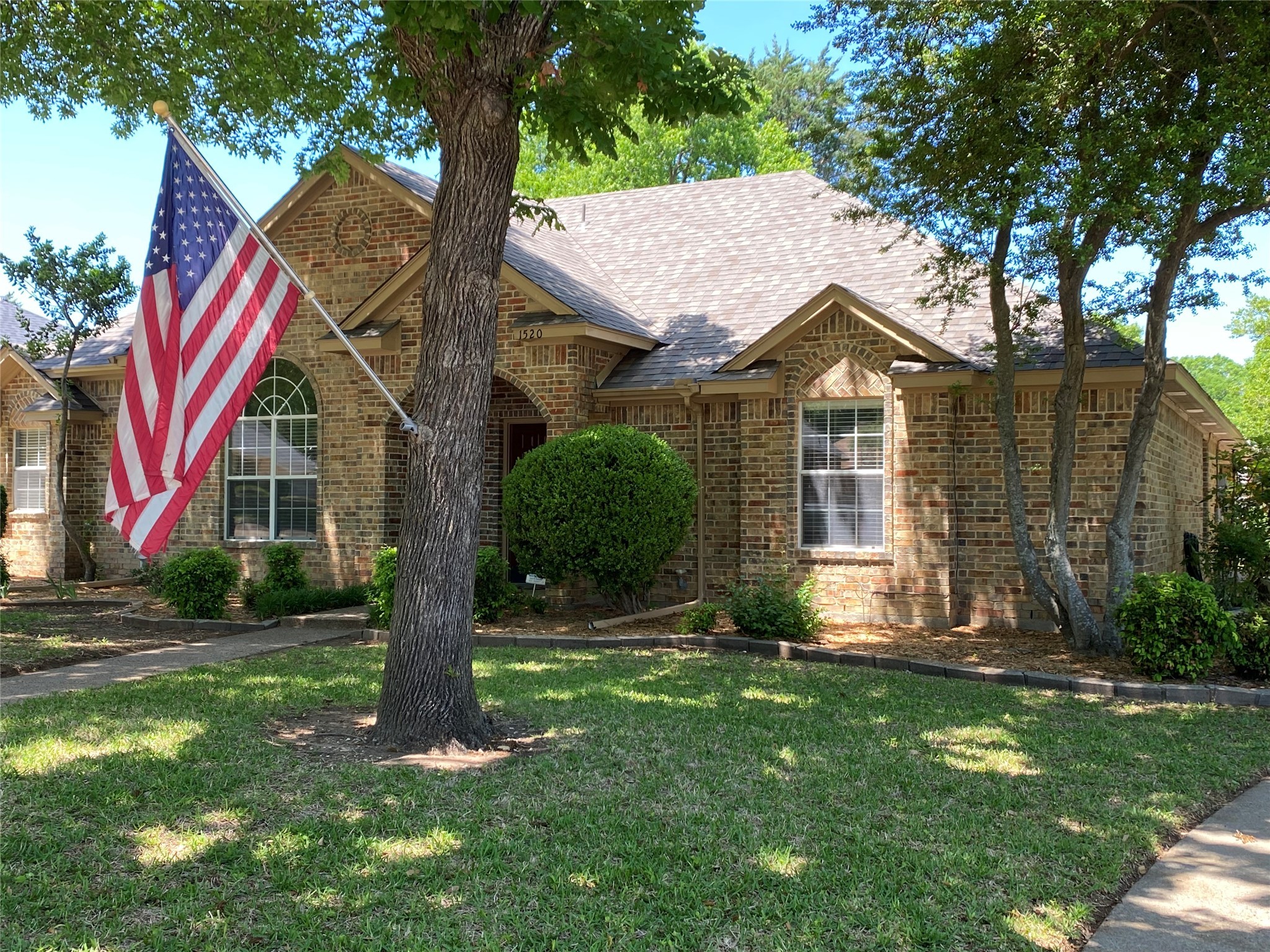 1520 Valerie Dr, Cedar Hill, TX 75104 - MLS 20913015 - Coldwell Banker
