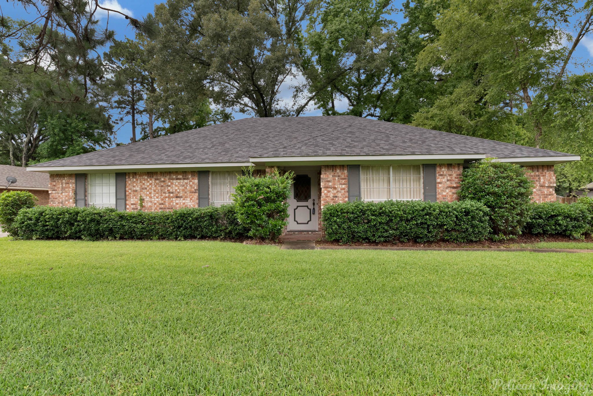 9822 Ellerbe Rd, Shreveport, LA 71106 - MLS 20945450 - Coldwell Banker