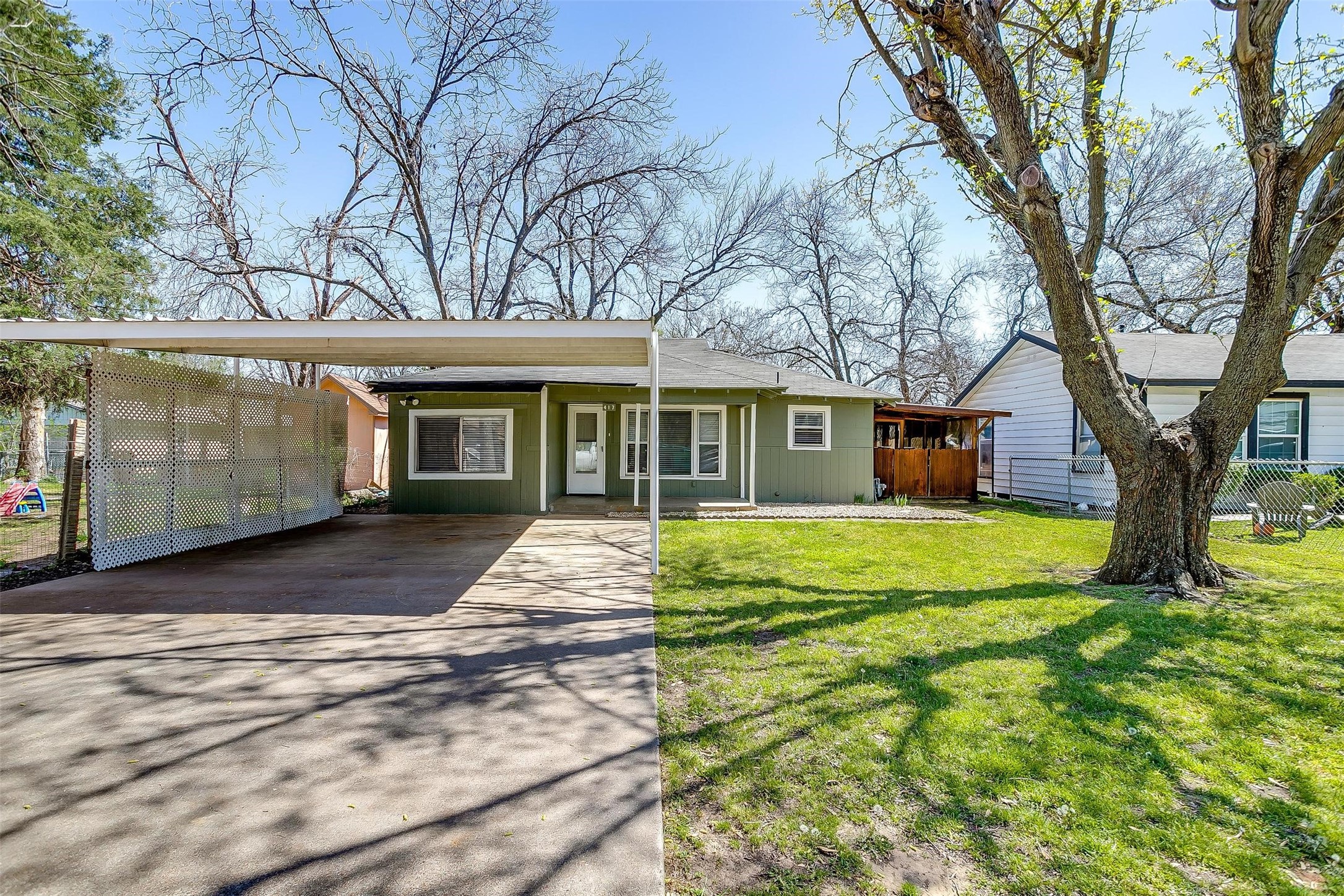 417 Bales St, Cleburne, TX 76033 - MLS 20950255 - Coldwell Banker