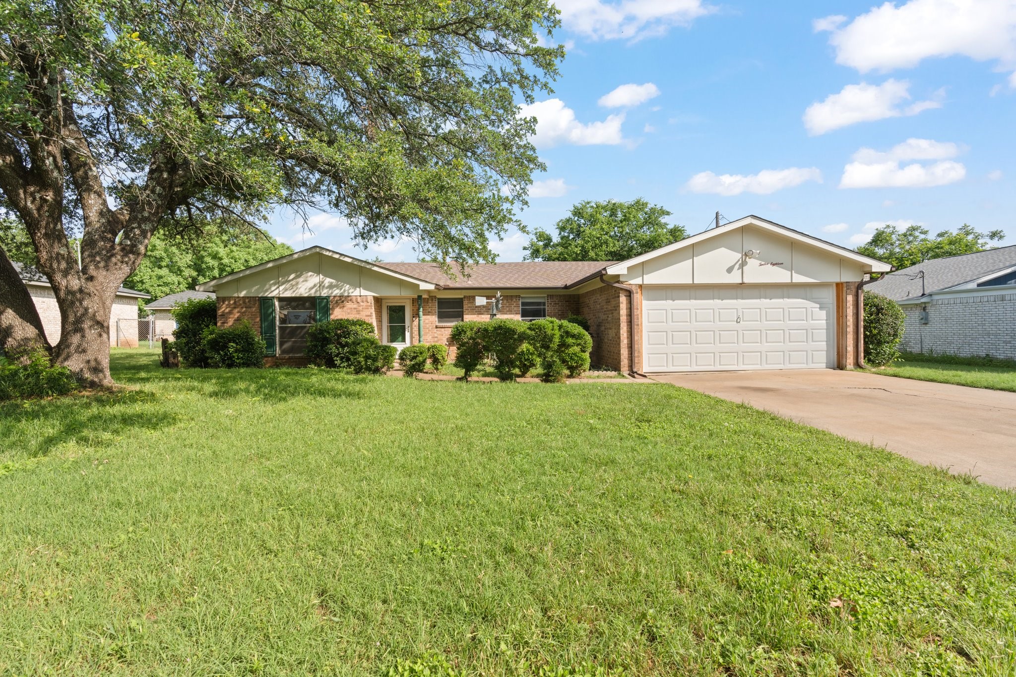 1218 Wedgewood Dr, Cleburne, TX 76033 - MLS 20950847 - Coldwell Banker