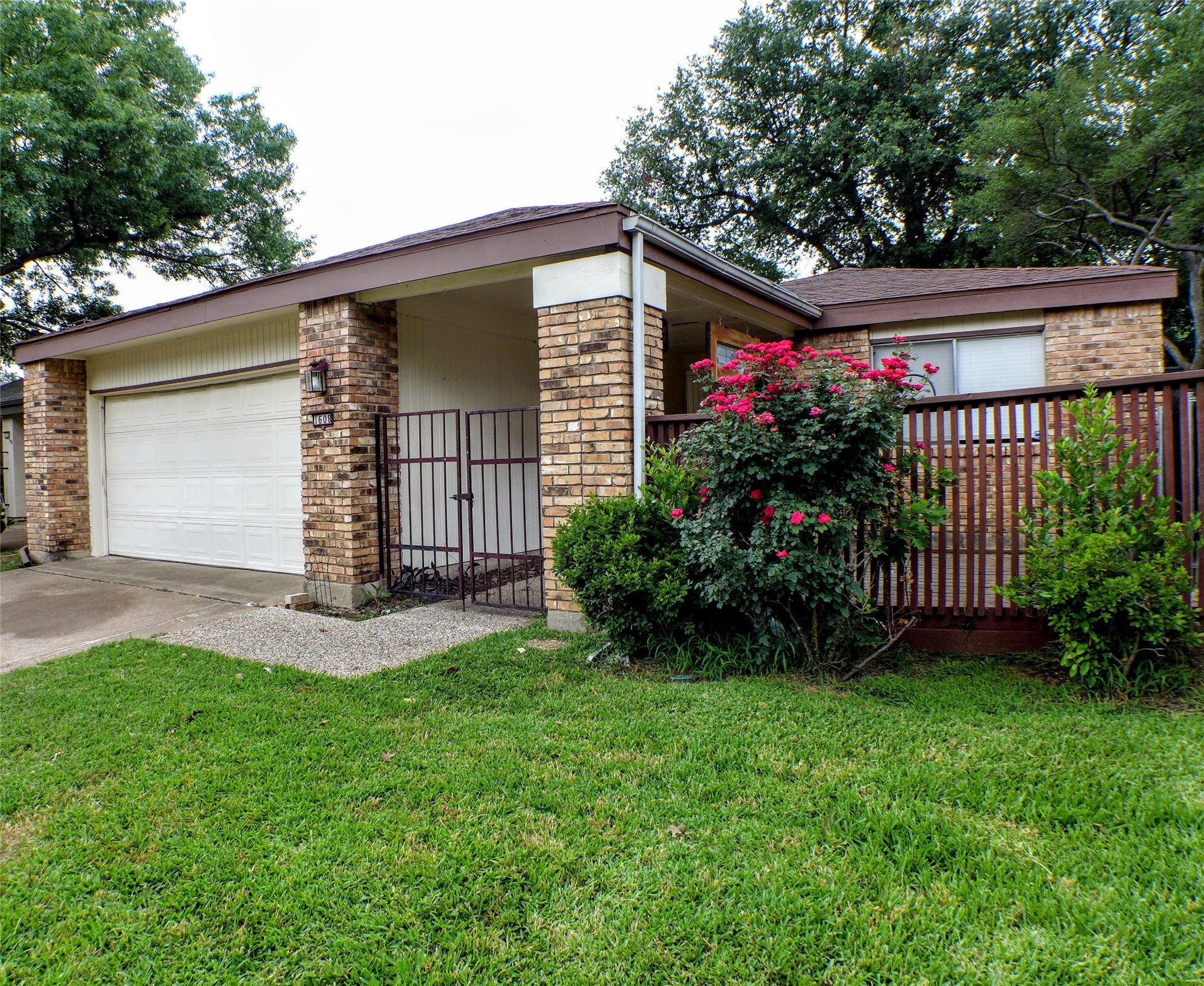 1608 Grandview Dr, Arlington, TX 76012 - MLS 20962793 - Coldwell Banker