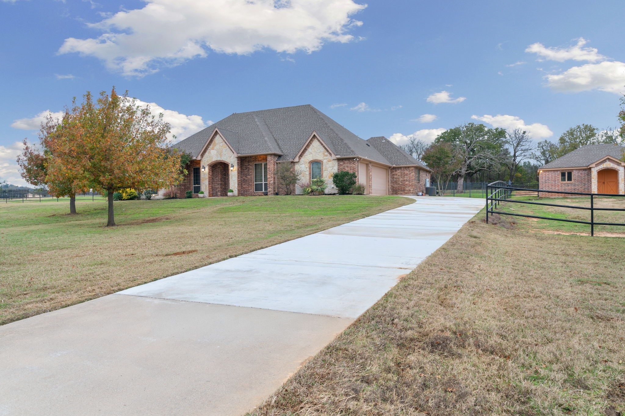 135 N Boyce Ln, Fort Worth, TX 76108 - MLS 21124216 - Coldwell Banker