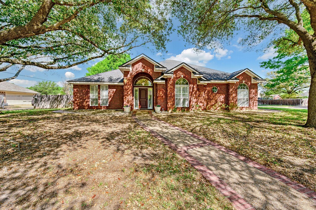 901 Stoneridge Dr, Hewitt, TX 76643 - MLS 229484 - Coldwell Banker