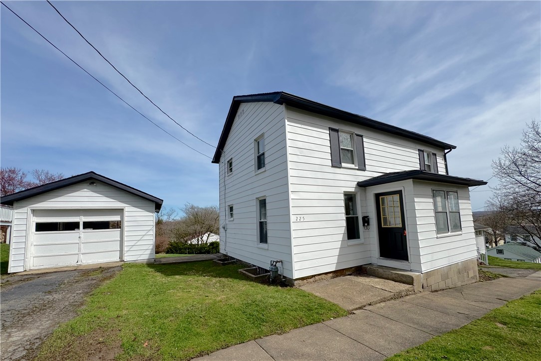 225 E Venango St, Mercer Boro, PA 16137 - MLS 1695694 - Coldwell Banker