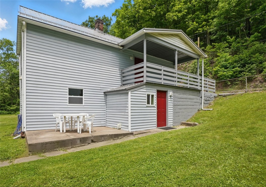 1190 California Dr, California, PA 15423 - MLS 1702809 - Coldwell Banker