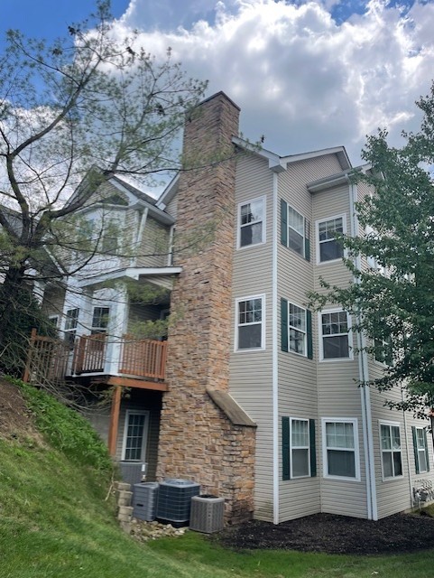 1521 Eagle Pointe Dr, Cecil, PA 15317 - MLS 1709581 - Coldwell Banker