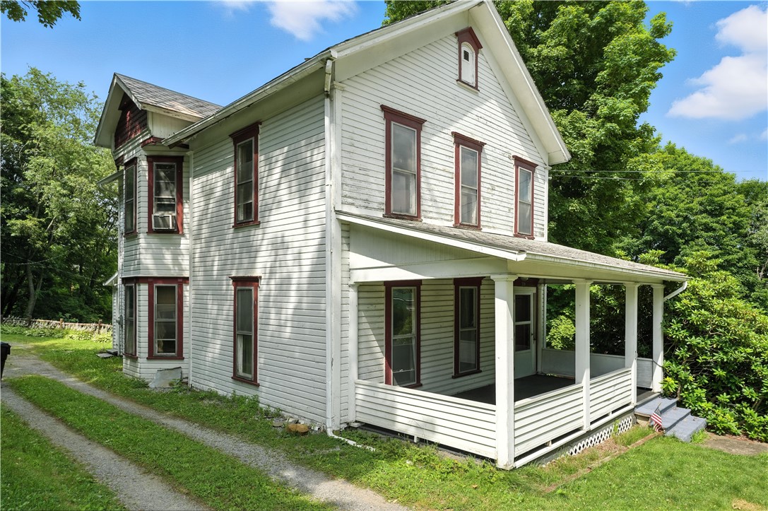 339 E Market St, Mercer Boro, PA 16137 - MLS 1711578 - Coldwell Banker