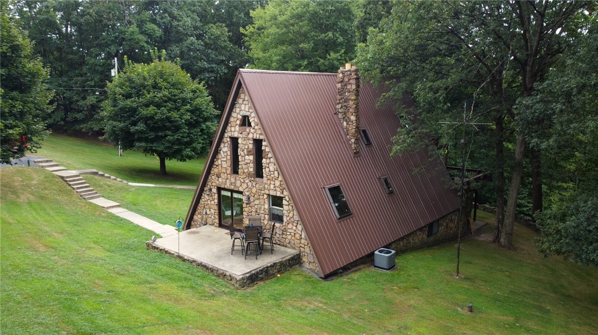 122 Beblo Ln, Oakland Township, PA 16002 - MLS 1716691 - Coldwell Banker
