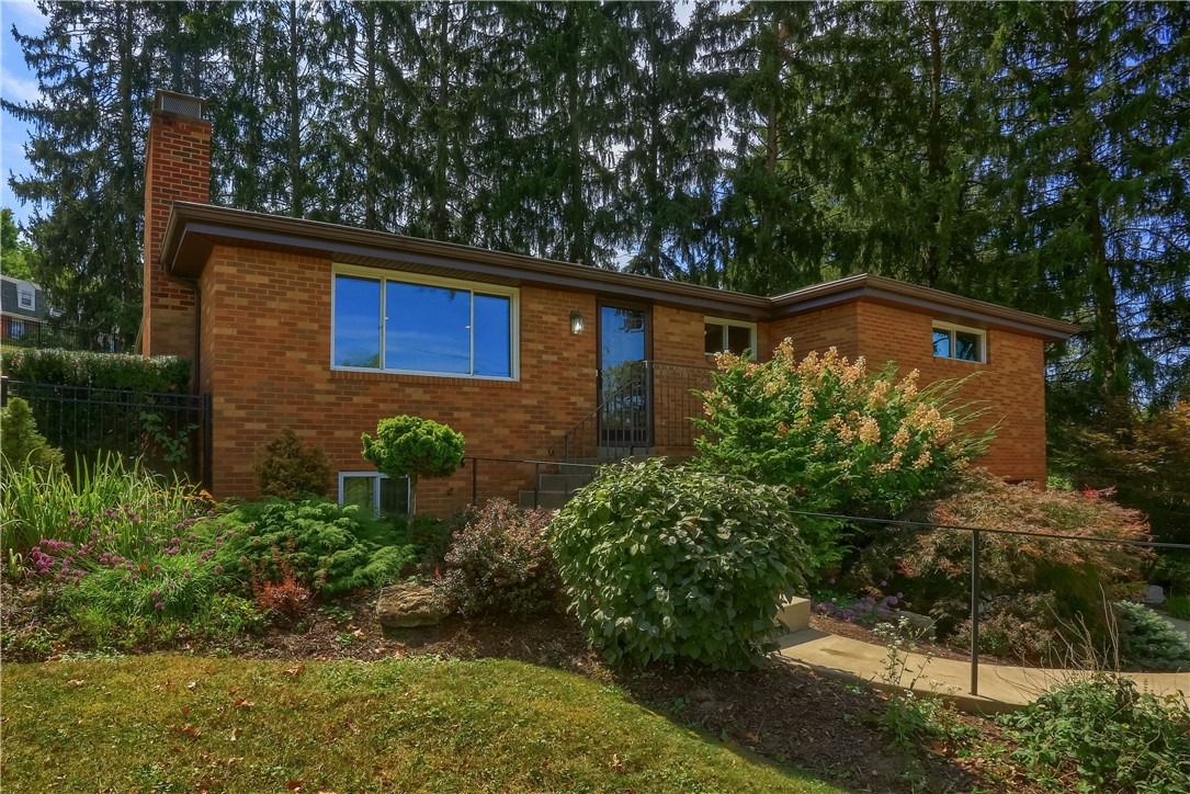 120 Pleasantview Dr, Peters Township, PA 15317 - MLS 1720614 - Coldwell ...