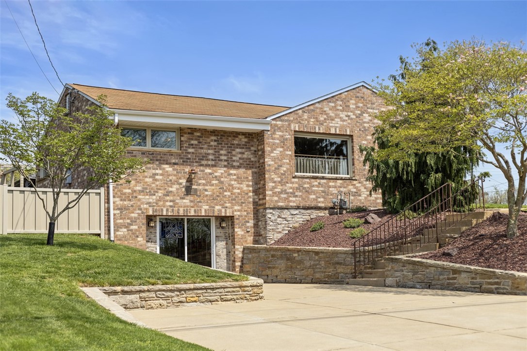 5583 Annetta Dr, Bethel Park, PA 15102 - MLS 1698943 - Coldwell Banker