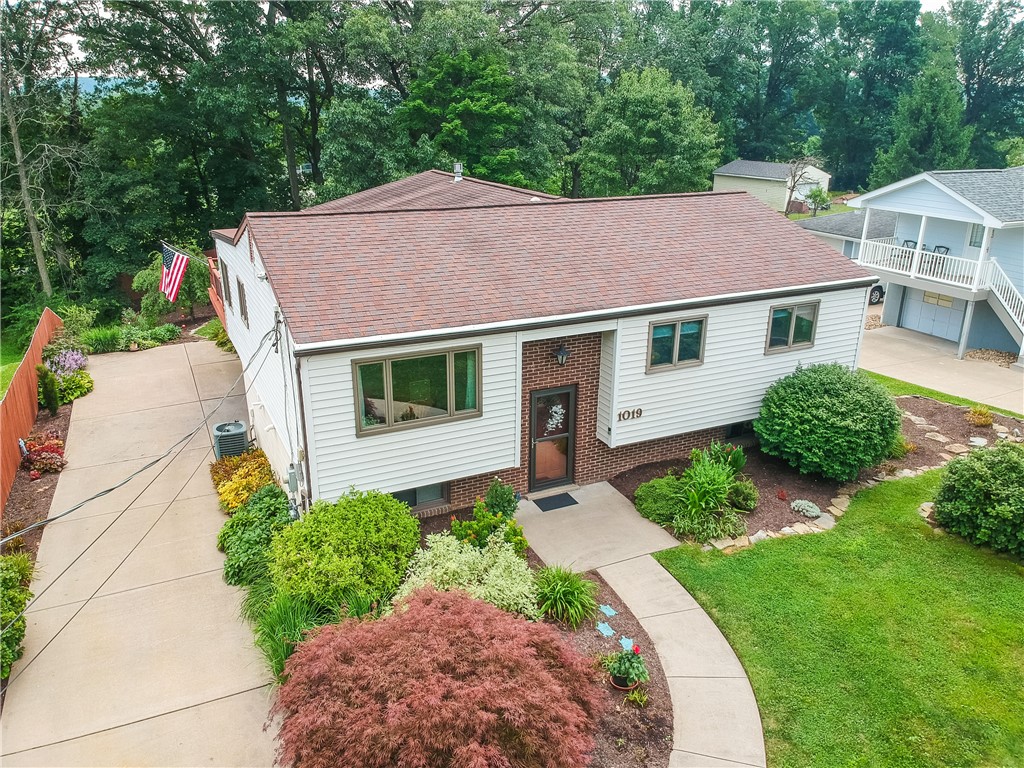 1019 Norton Dr, Mars, PA 16046 - MLS 1711634 - Coldwell Banker