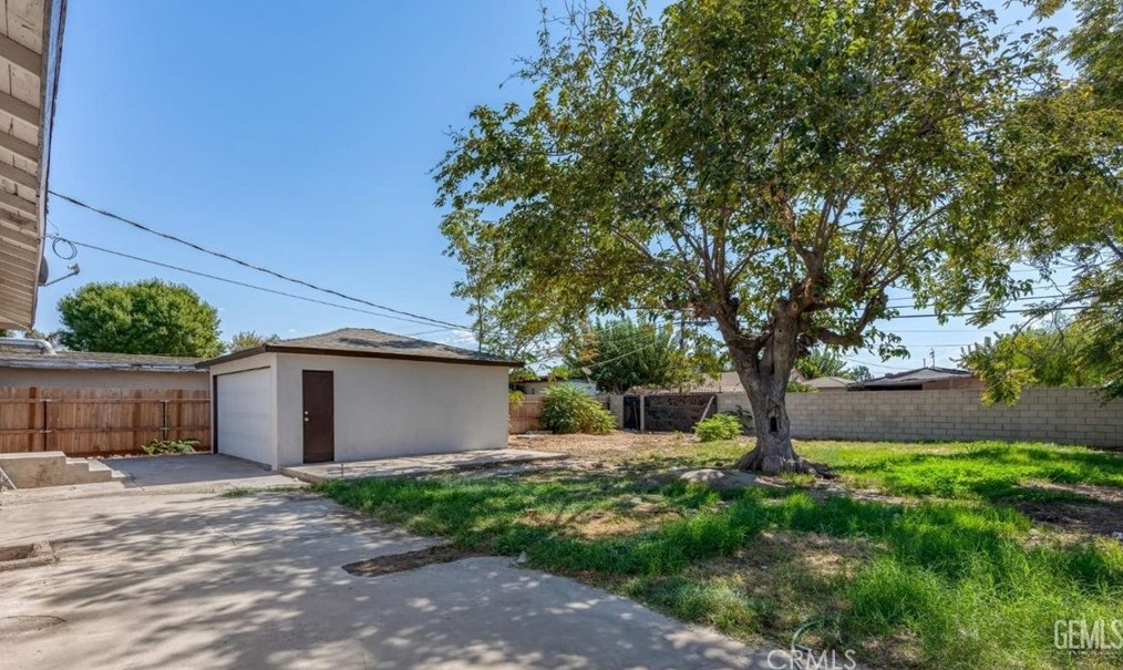 415 Sperry St, Bakersfield, CA 93307 - MLS NS24209287 - Coldwell Banker