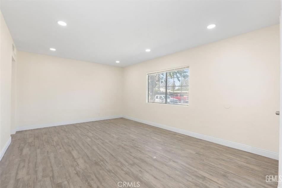 415 Sperry St, Bakersfield, CA 93307 - MLS NS24209287 - Coldwell Banker