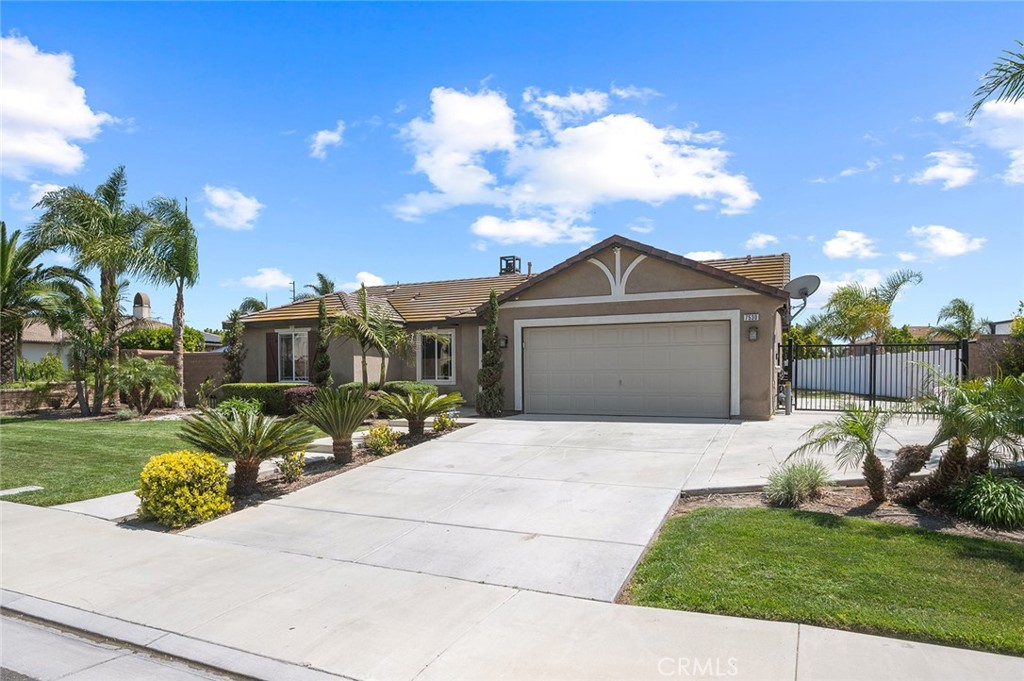 7530 Standing Rock Rd, Eastvale, CA 92880 - MLS CV25086950 - Coldwell ...