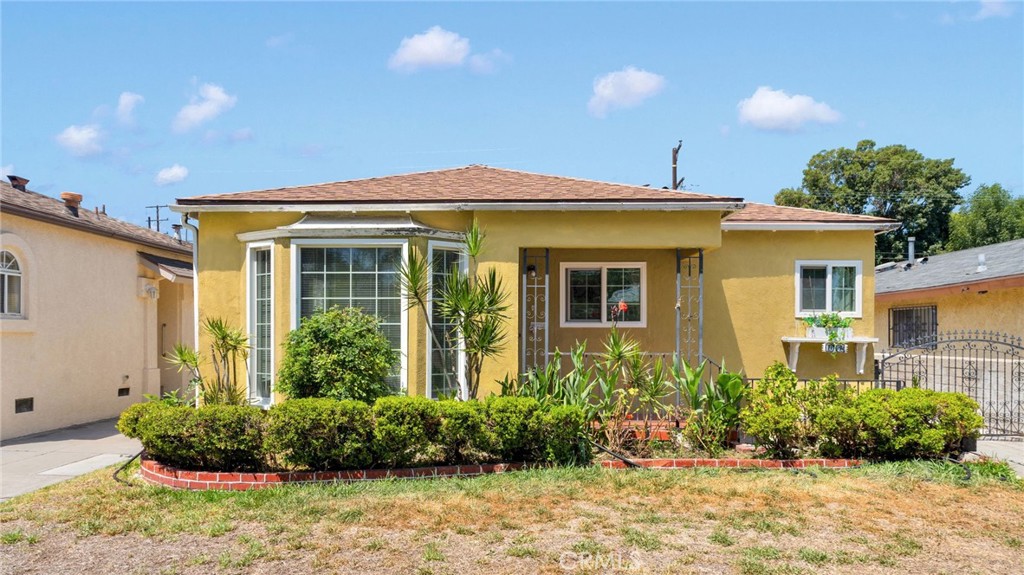 10125 Annetta Ave, South Gate, CA 90280 - MLS CV25180532 - Coldwell Banker