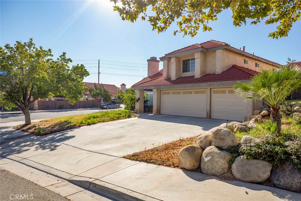 1036 Date Palm Dr, Palmdale, CA 93551 - MLS GD24245332 - Coldwell Banker