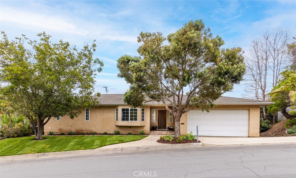 1211 Skyline Dr, Laguna Beach, CA 92651 - MLS OC23092331 - Coldwell Banker