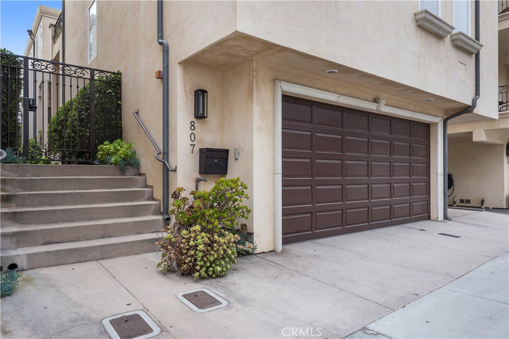807 Crest Dr, Manhattan Beach, CA 90266 - MLS SB25129190 - Coldwell Banker
