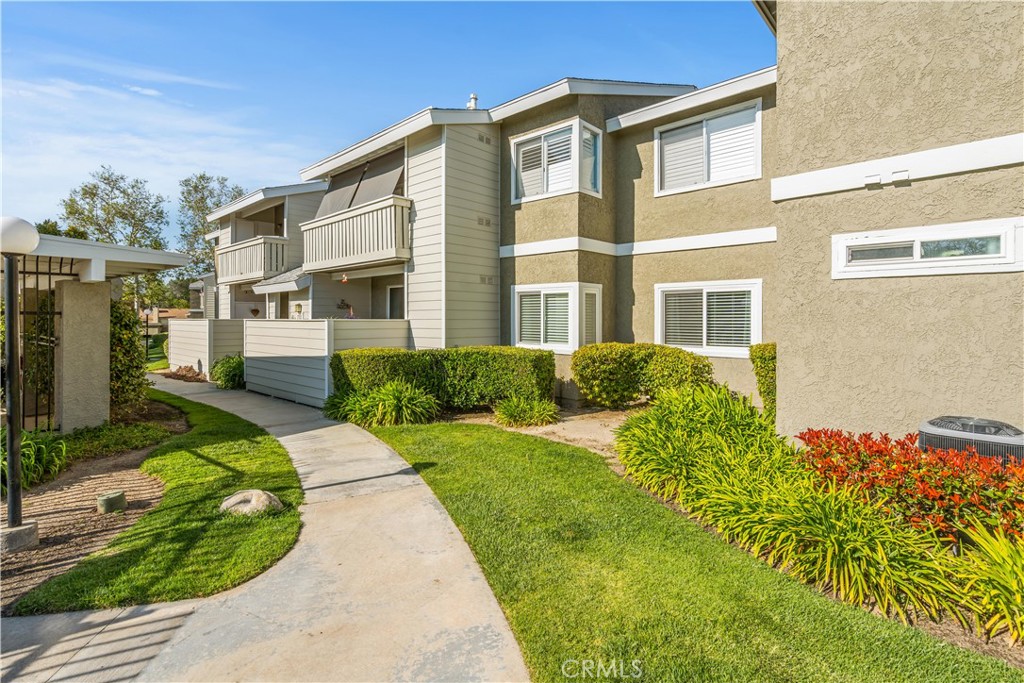 27620 Susan Beth Way #B, Saugus, CA 91350 - MLS SR24076051 - Coldwell ...