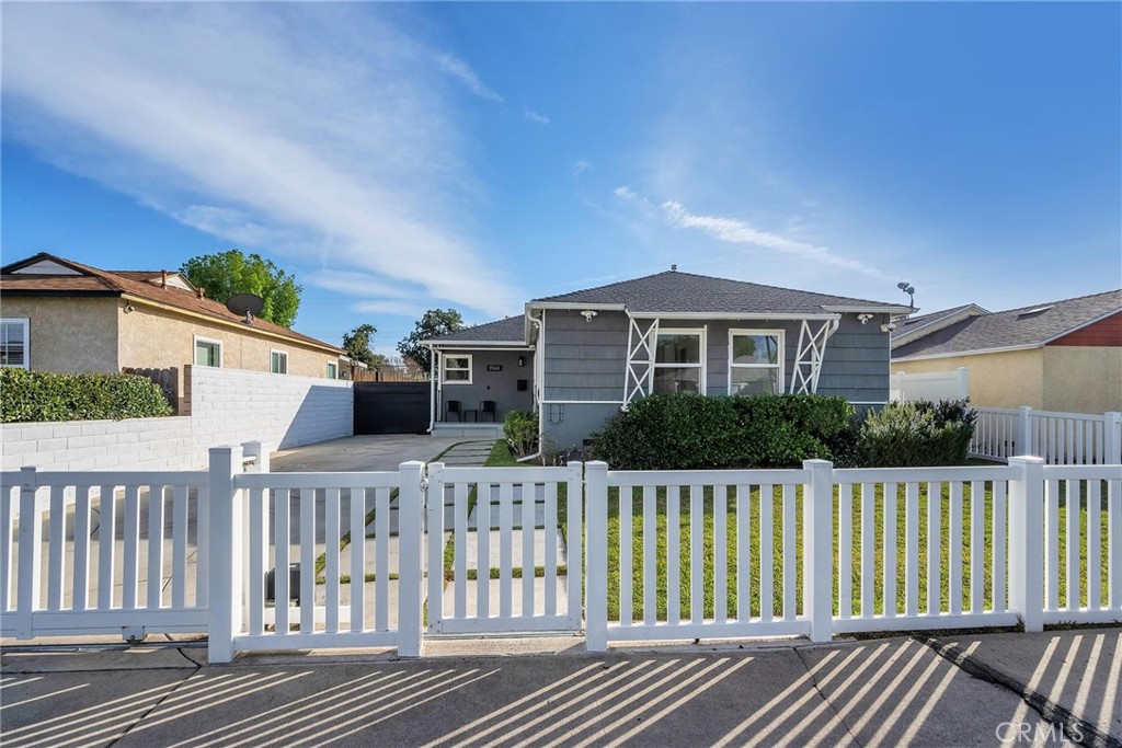 17614 Kittridge St, Lake Balboa, CA 91406 - MLS SR25032095 - Coldwell ...