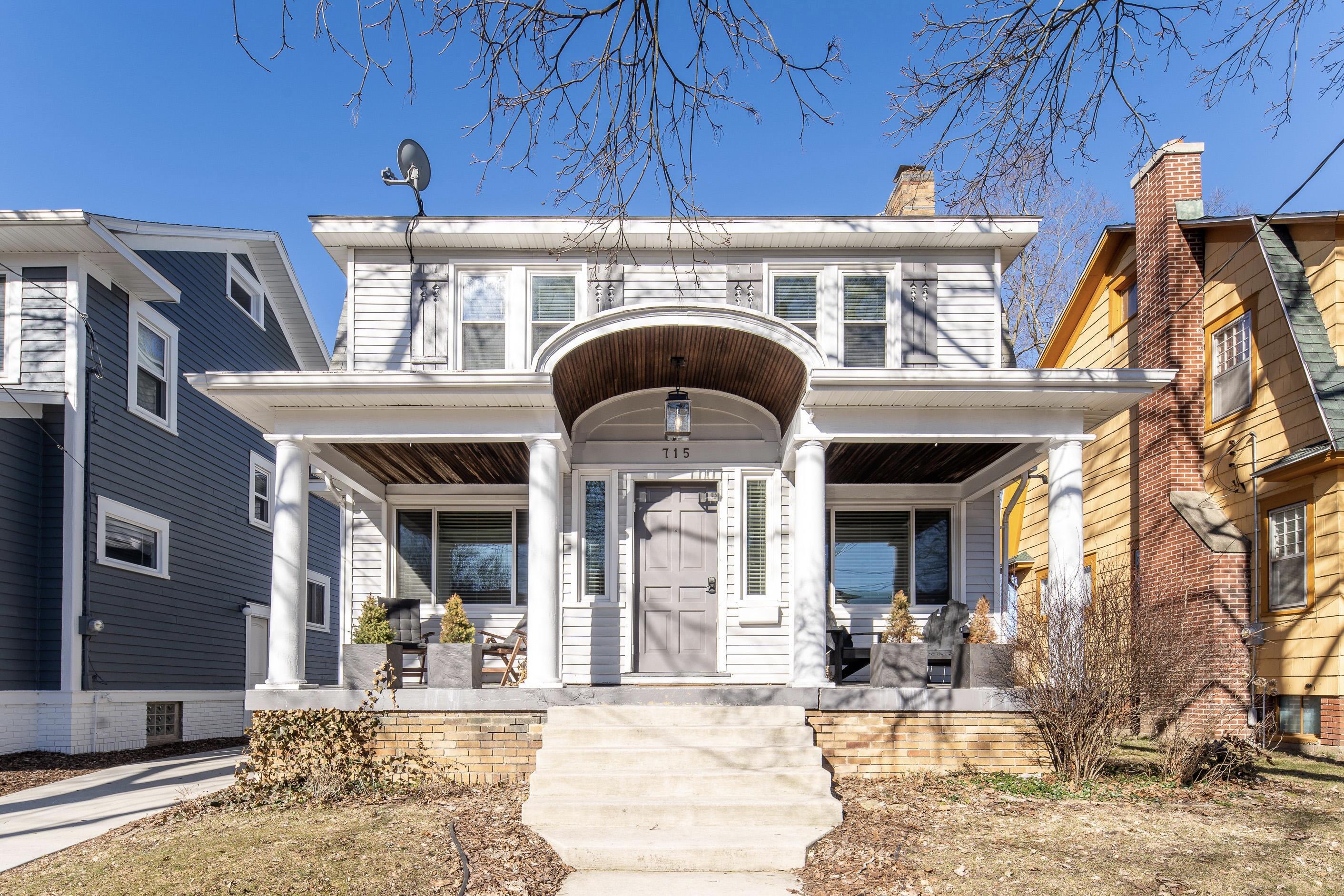 715 Gladstone Dr, East Grand Rapids, MI 49506 - MLS 22010699 - Coldwell ... 715 Gladstone Dr, East Grand Rapids, MI 49506 - MLS 22010699 - Coldwell ...