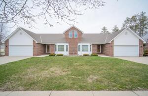 1018 Firethorn Dr, West Bend, WI 53090 - MLS 1789799 - Coldwell Banker