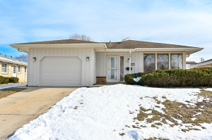 3776 S 93rd St, Milwaukee, WI 53228 - MLS 1825727 - Coldwell Banker