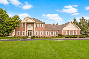 4002 W Gazebo Hill Parkway, Mequon, WI 53092 - MLS 1851339 - Coldwell ...