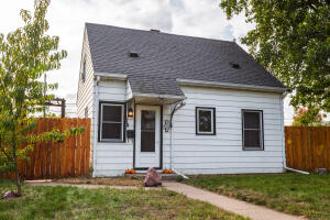 2516 Hoeschler Dr, La Crosse, WI 54601 - MLS 1853162 - Coldwell Banker