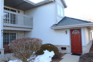 827 Quinlan Dr, Pewaukee, WI 53072 - MLS 1864539 - Coldwell Banker