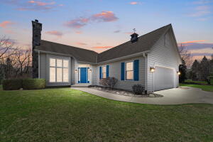 10206 N Hayden Ct, Mequon, WI 53097 - MLS 1870101 - Coldwell Banker