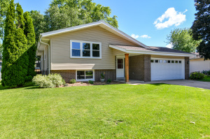 1130 Wisteria Ln, Waukesha, WI 53189 - MLS 1879195 - Coldwell Banker